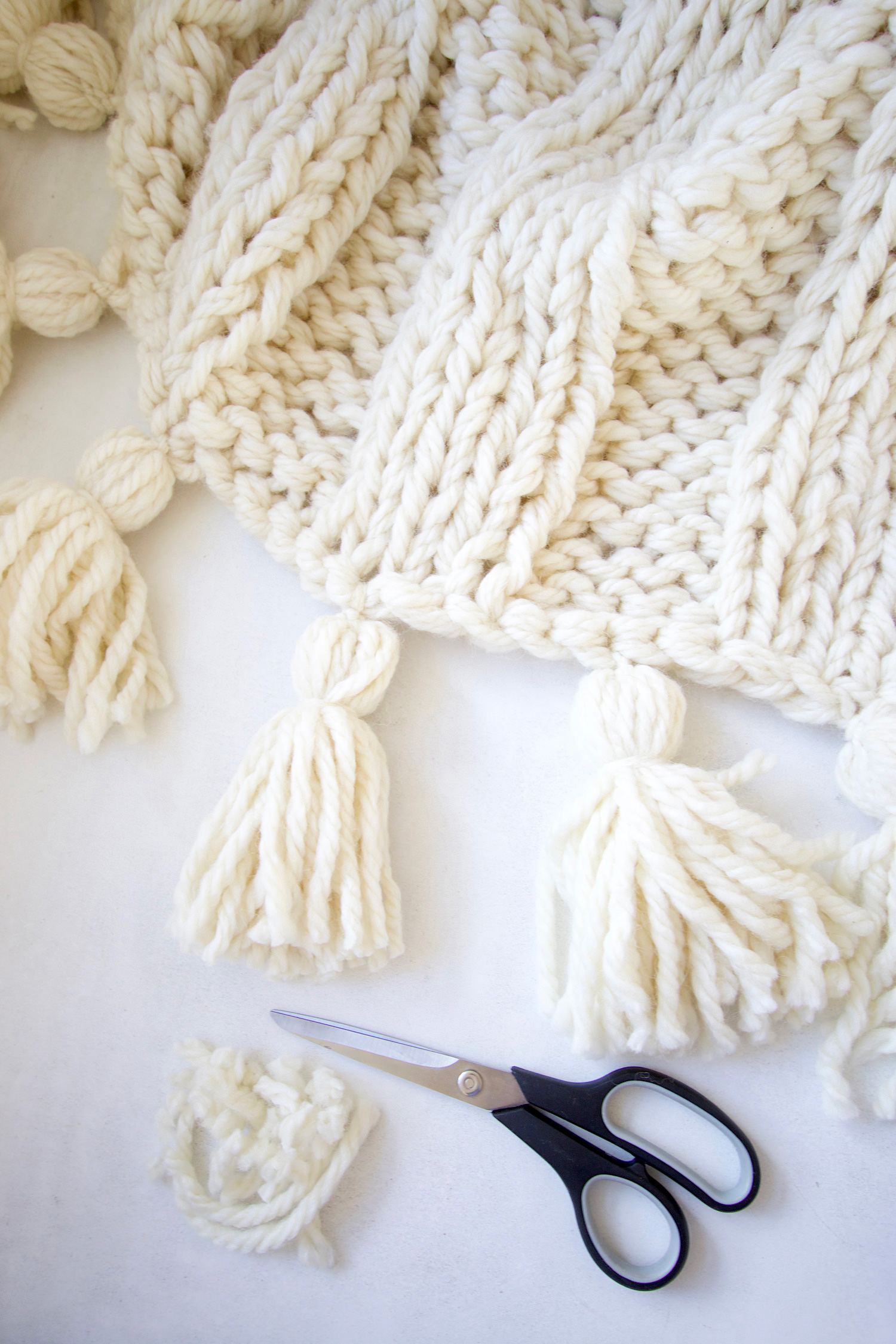 How to make wool tassels for your chunky knit blanket. A step by step ...
