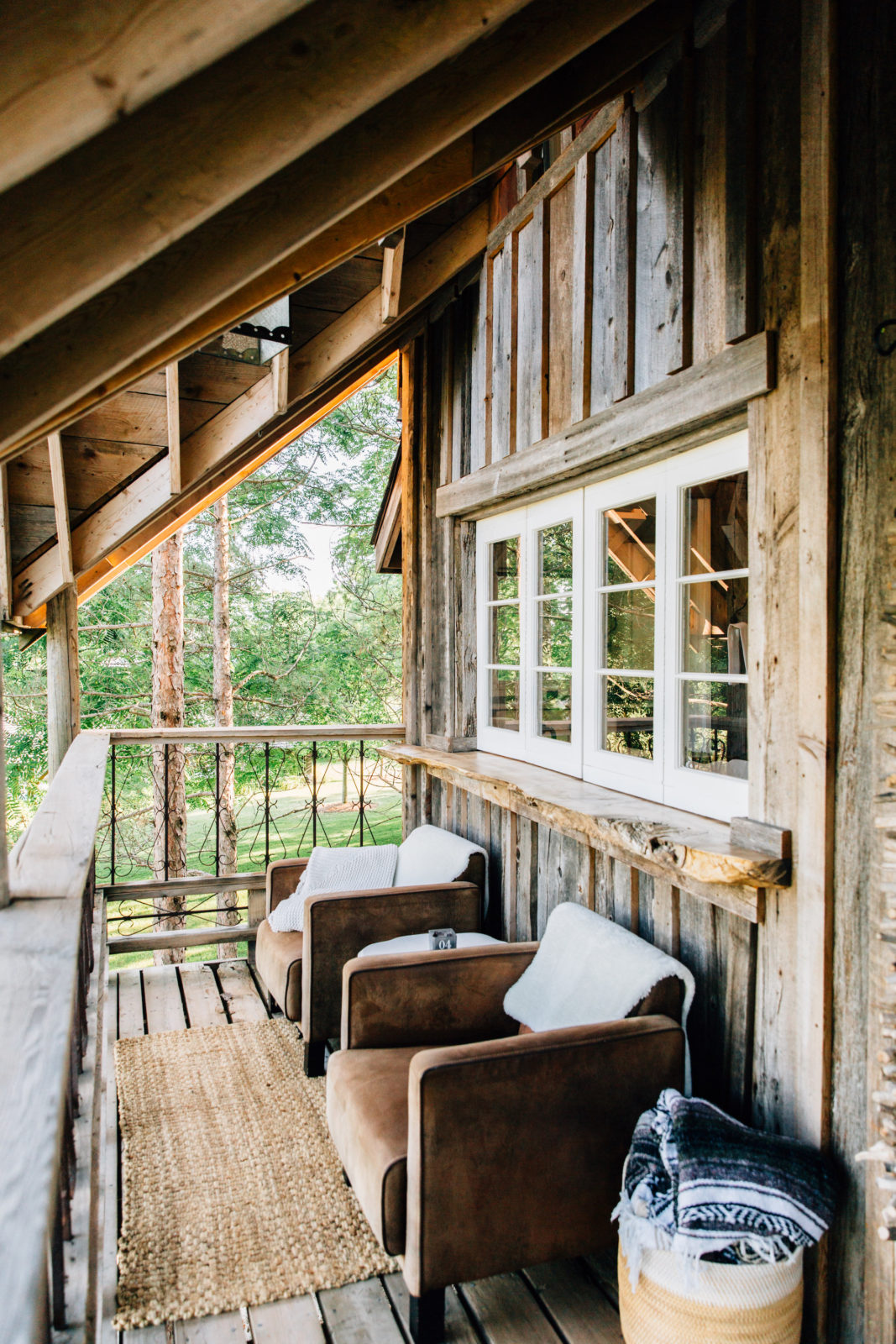 Treehouse + Cabin Tour : A BEAUTIFUL MESS - Knowlton and Co // Design ...