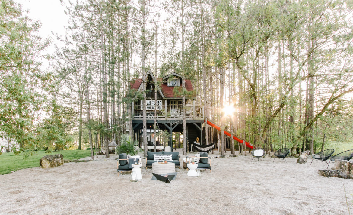 Treehouse + Cabin Tour : A BEAUTIFUL MESS - Knowlton and Co // Design ...