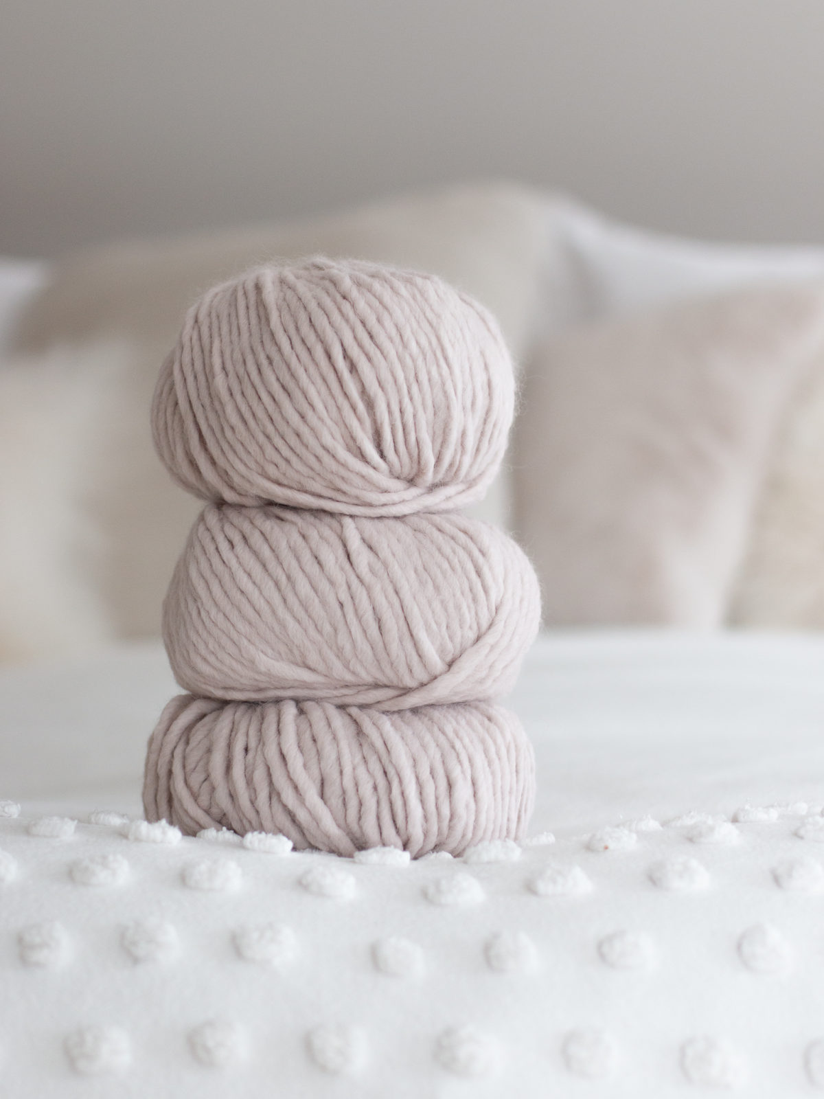 FREE chunky knit blanket pattern. Knit a blanket in a weekend! Easy ...