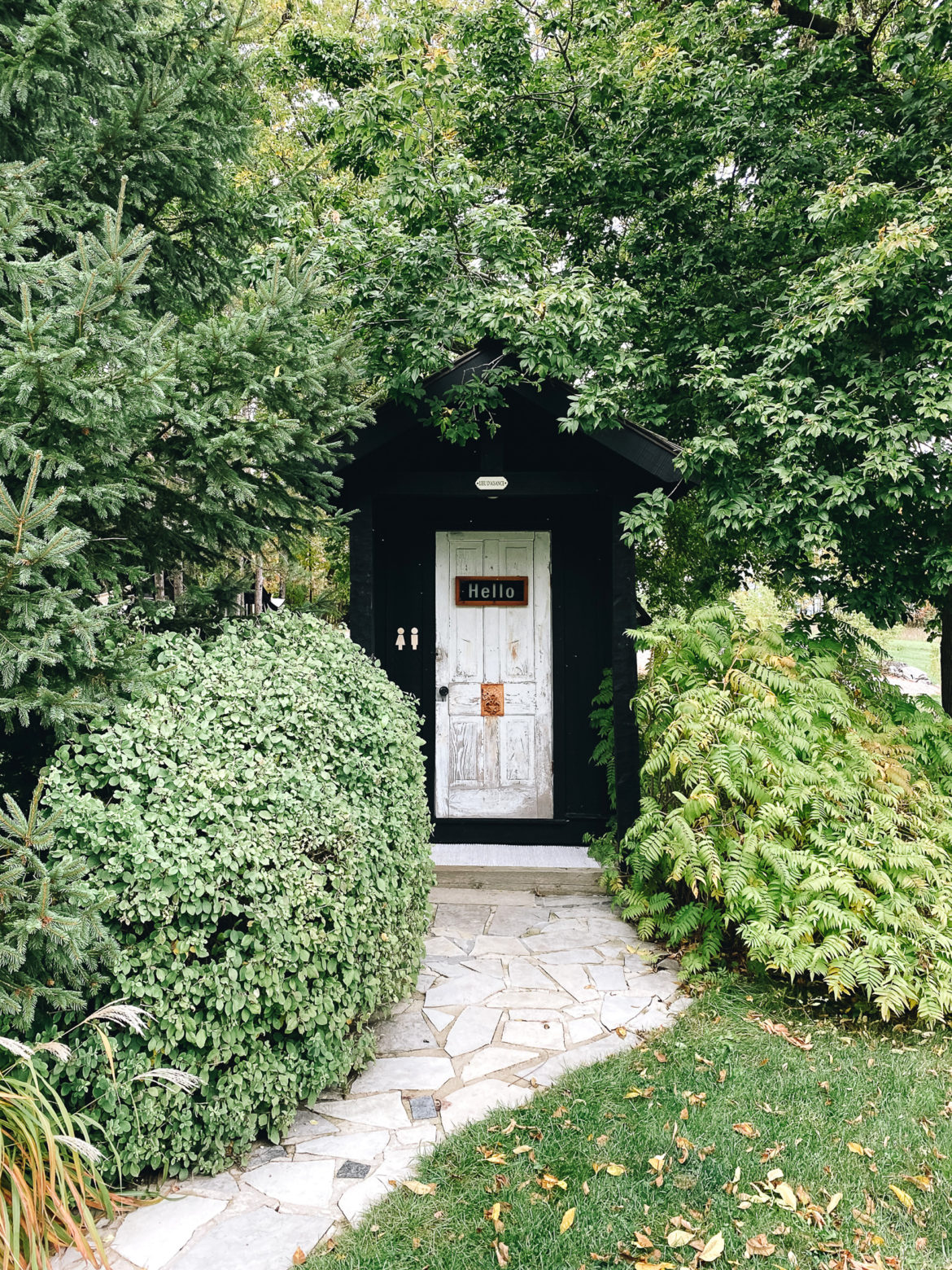 How to build an outhouse. A really pretty one. | DESIGN THE LIFE YOU ...