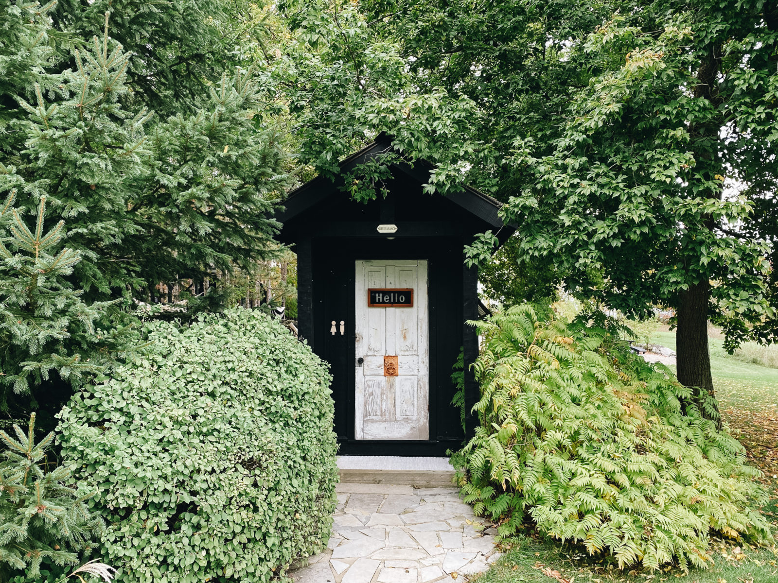 How to build an outhouse. A really pretty one. | DESIGN THE LIFE YOU ...