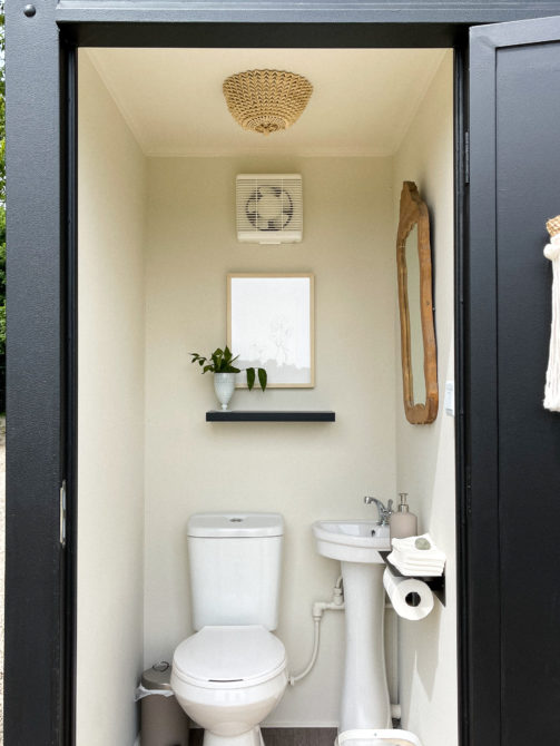 How to build an outhouse. A really pretty one. | DESIGN THE LIFE YOU ...
